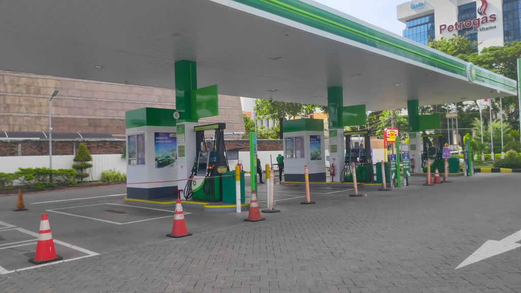 BBM Ron 92 di SPBU BP-AKR Surabaya Masih Langka