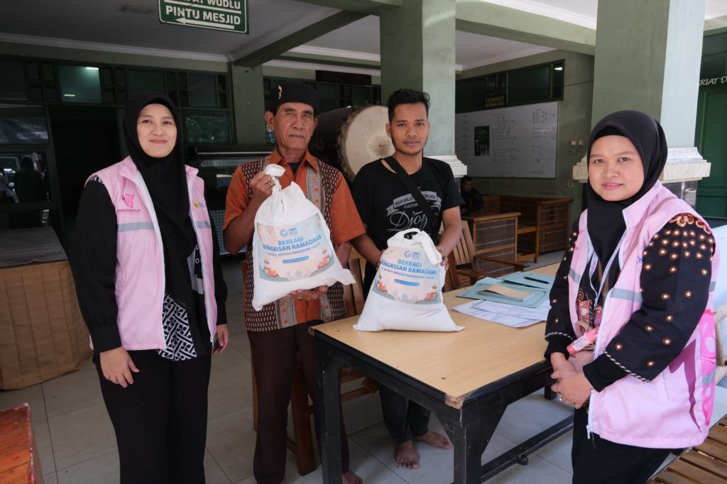 Bantu Dhuafa dan Marbot, YBM PLN UP2B Jabar Salurkan 100 Paket Sembako ...