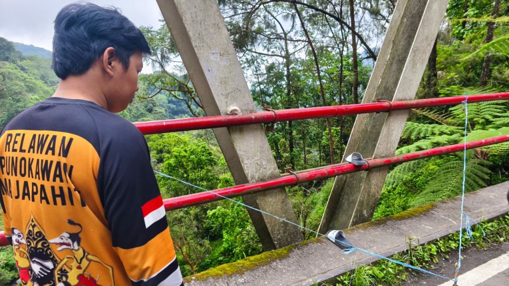 Mayat di Bawah Jembatan Cangar Teridentifikasi, Polisi Dalami Dugaan ...