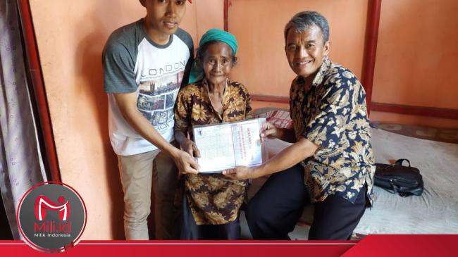 Nenek Asmina Jember Pilih Hidup Sendiri di Rumah Petak